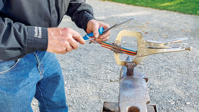 How to Make a Hoof-Knife Vise for a Hardy Hole